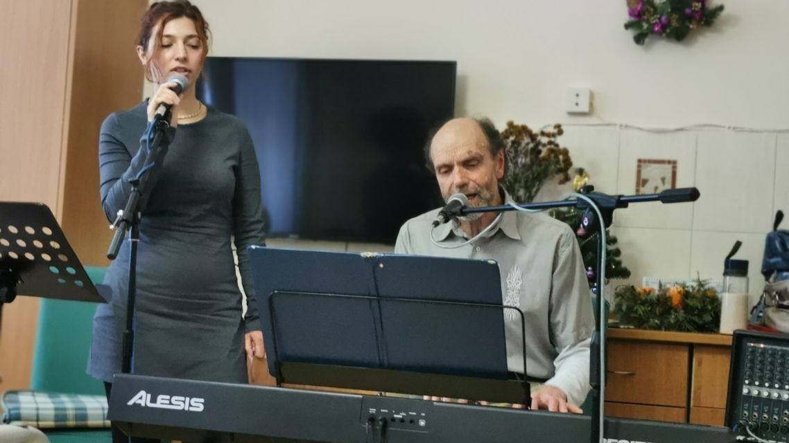 Novinky - Šansónový koncert Borka Suchánka a Edony Mety - Seniorcentrum ...